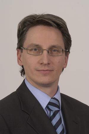 Strategie - Peter Mitka výkonným riaditeľom oddelenia transakčného ...