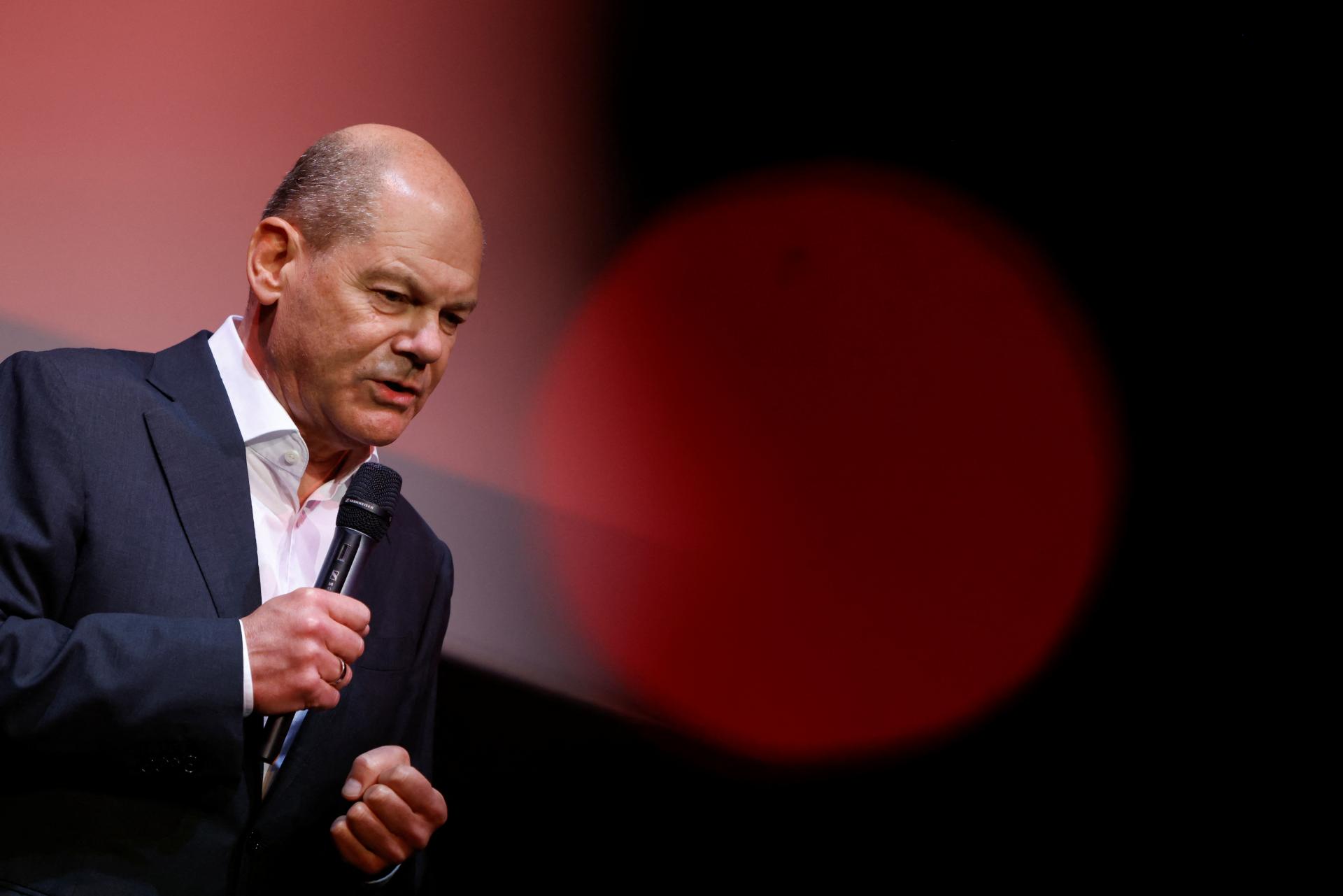 HNonline.sk - Kancelár Scholz bránil svoju politiku dodávok zbraní Ukrajine. Kritici tvrdia, že ...