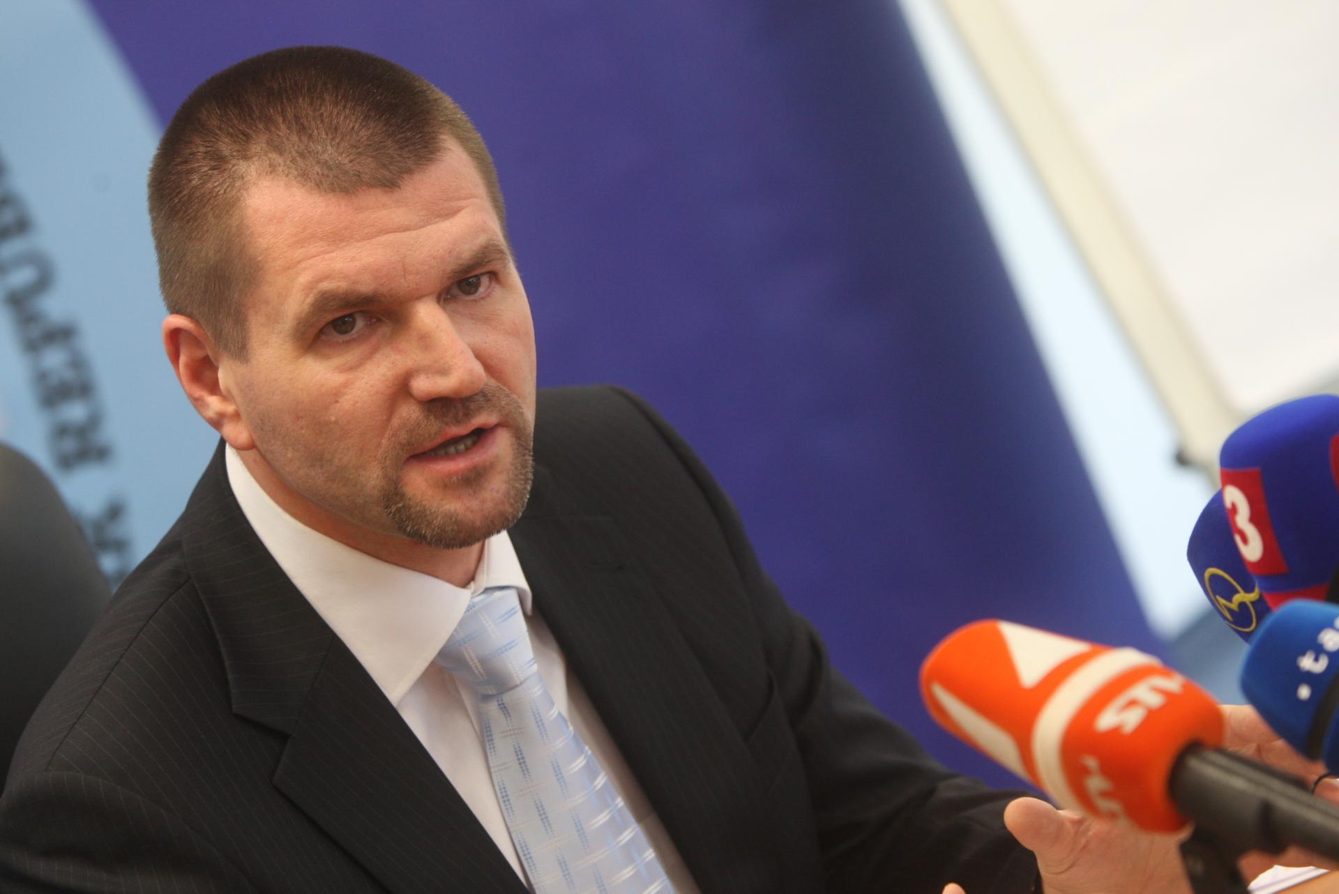 HNonline.sk - Slotov exminister po šiestich rokoch mieri na slobodu. Brány väznice by sa mu ...