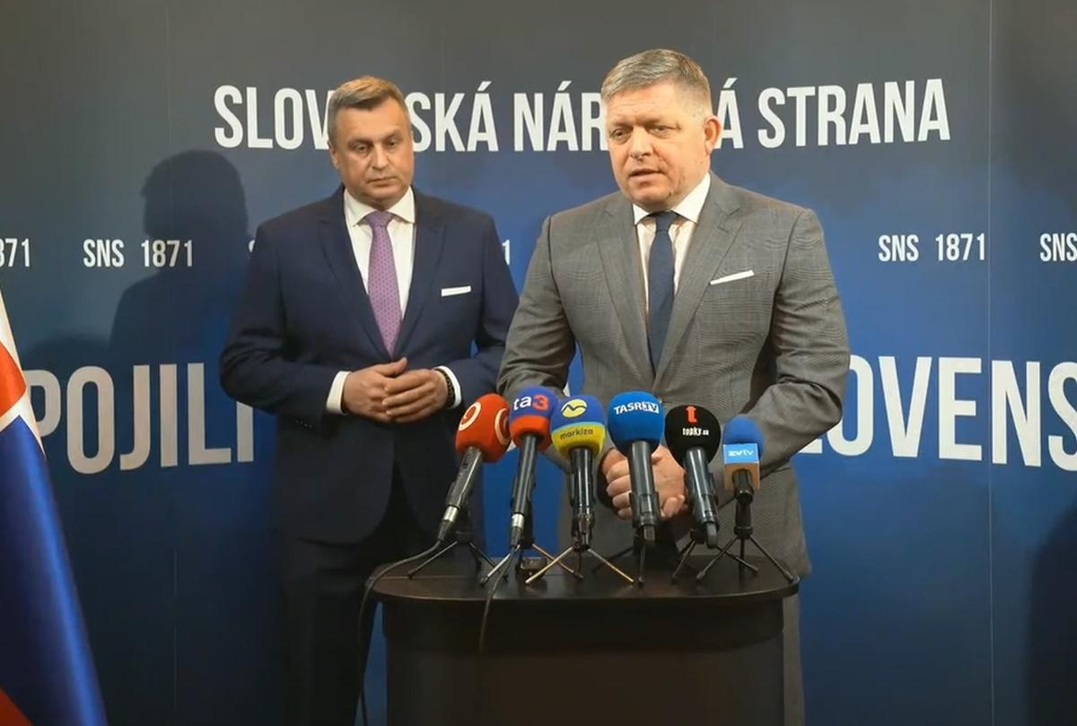 HNonline.sk - Fico sa po stretnutí s Dankom sťažoval, že sa s ním Pellegrini nechce fotiť