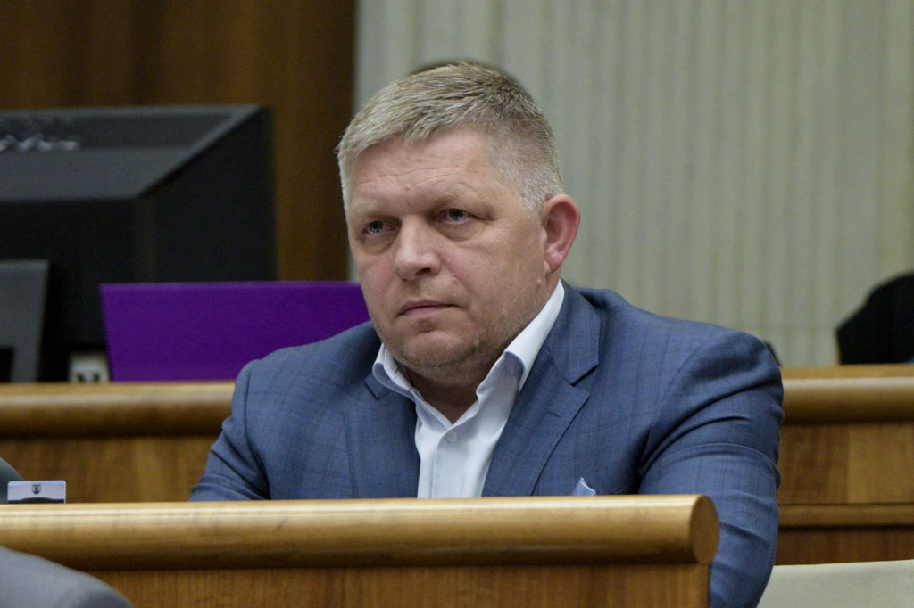 Fico vyhlásil, že poslanci Smeru neprídu na schôdzu o odvolávaní Kollára