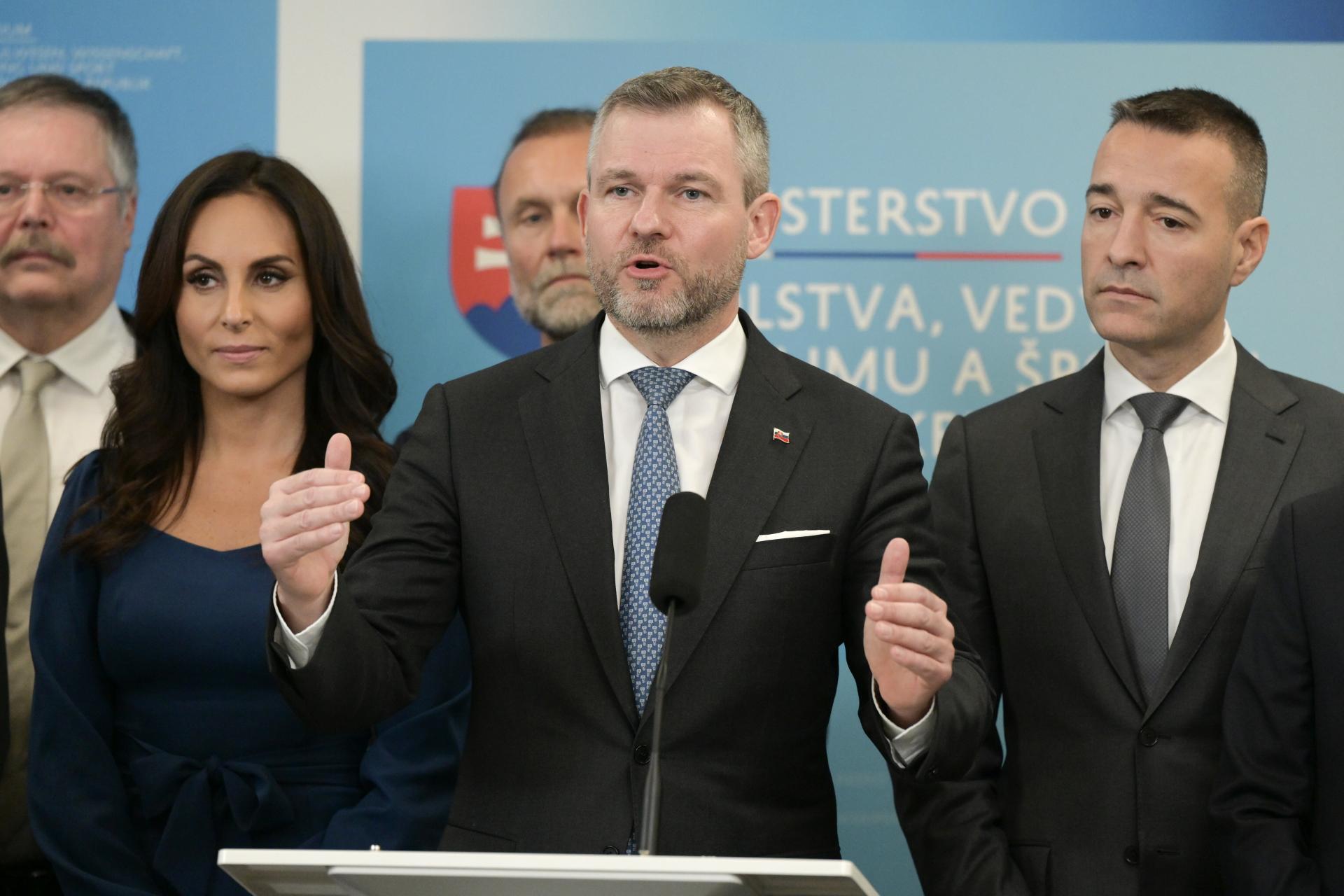 HNonline.sk - Pellegrini, Drucker a Dolinková informujú o navýšení počtu študentov lekárskych fakúlt