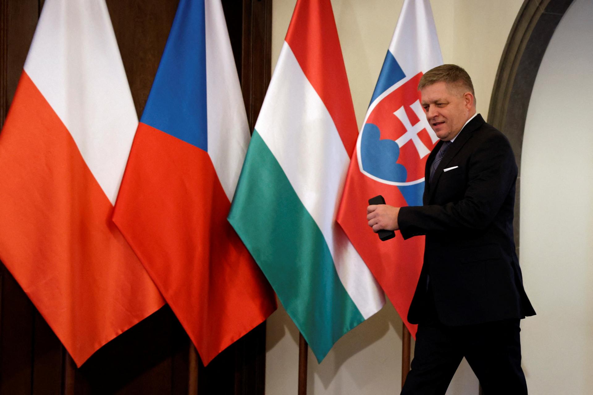 HNonline.sk - Fico reaguje na Fialu: Česká vládna garnitúra ohrozuje naše vzťahy len preto, lebo ...