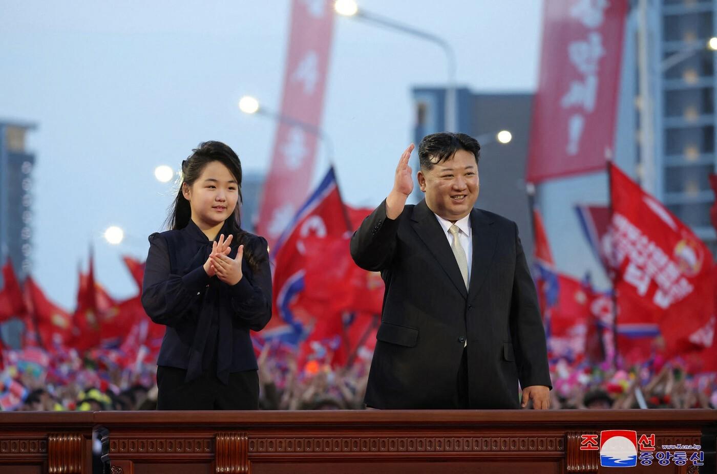 Kim Čong-un získal moc, lebo veľa pije a fajčí. On teraz čistí cestu ...
