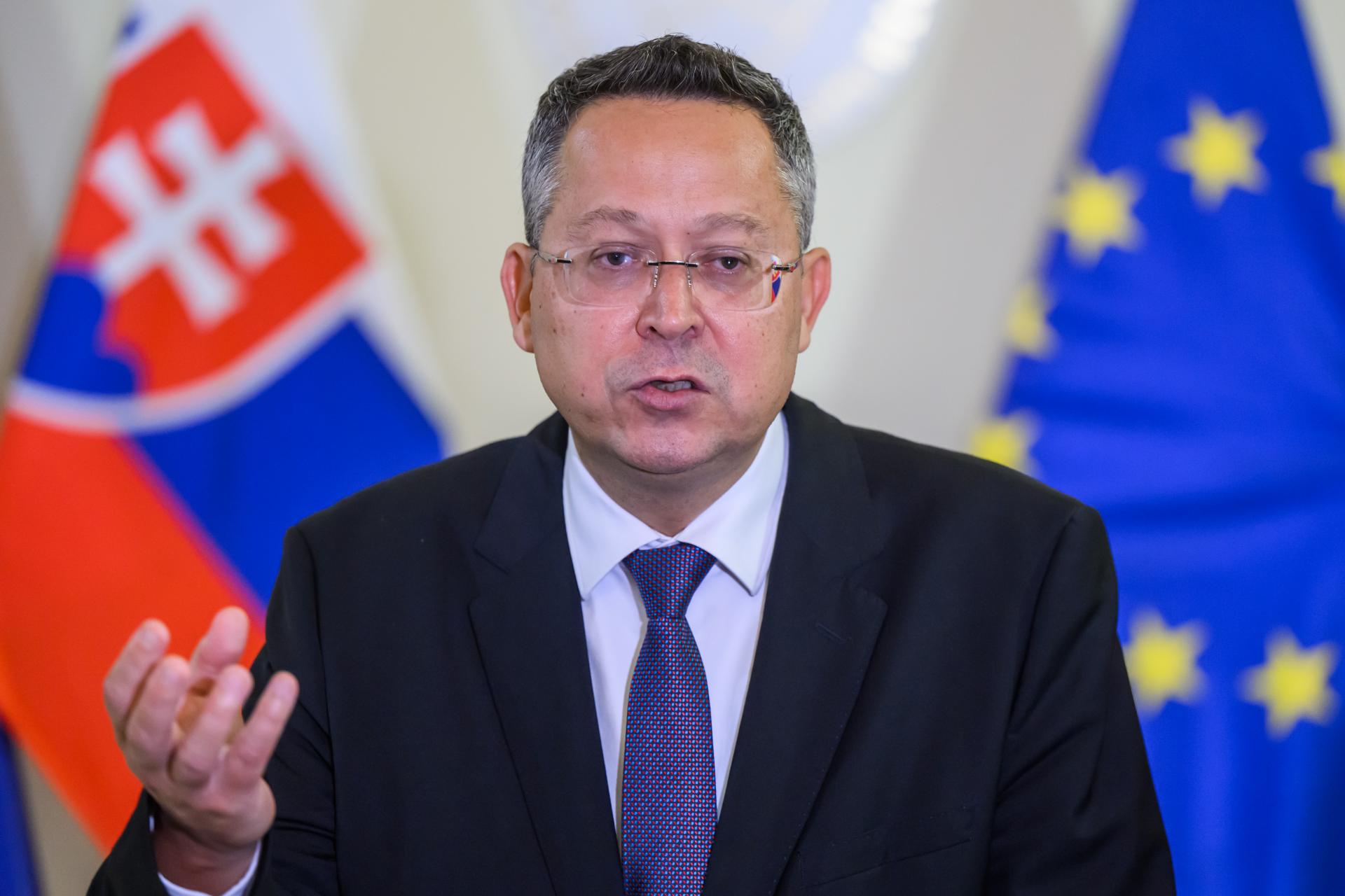 HNonline.sk - Stovky miliónov pre nemocnice či štátne podniky. Vládna rezerva na rok 2025 je ...