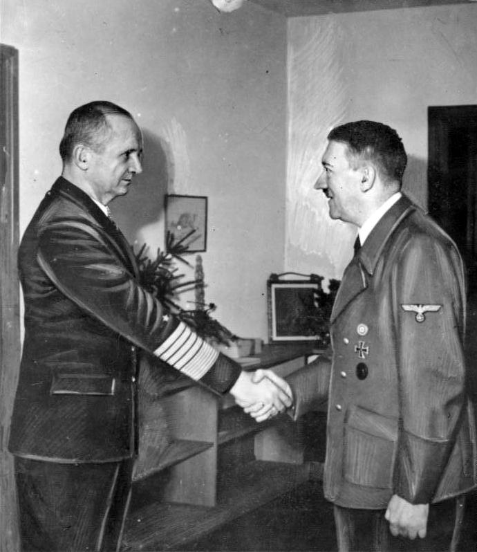 Kto bol Karl Dönitz? Muž, ktorého Hitler poveril vedením Tretej ríše ...