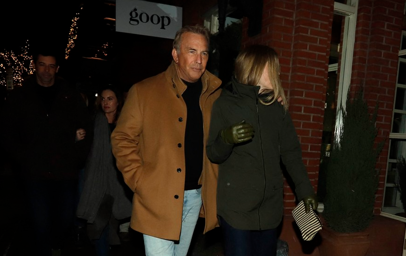 Svetevity.sk - FOTO Dva roky po rozvode randí Kevin Costner s novou ...